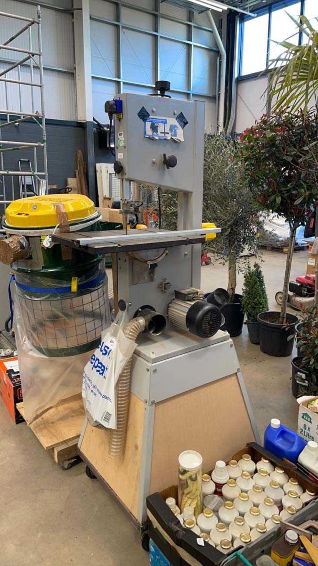Elektra Beckum model BAS316G vertical band saw mounted on stand and ...