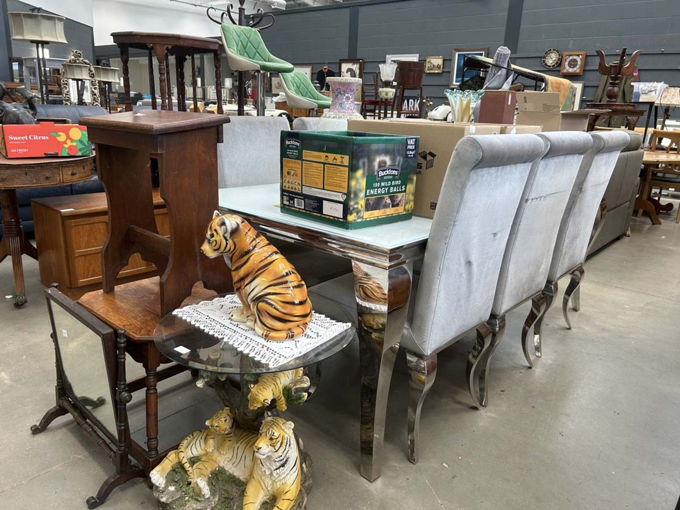 W&H Peacock Auctioneers & Valuers | Saleroom 5 Weekly Furniture & Effects