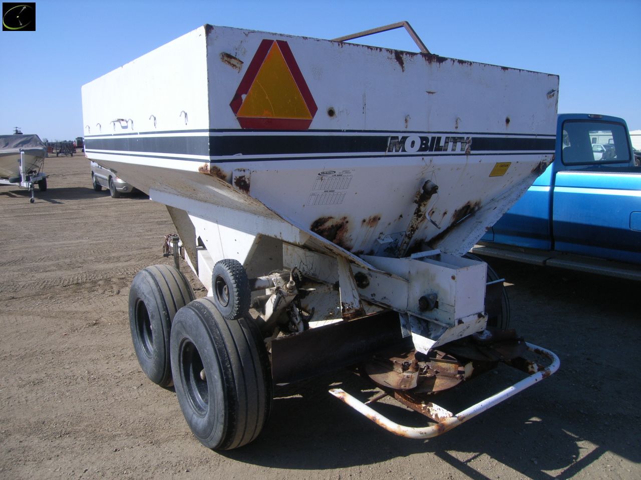 MOBILITY FERTILIZER SPREADER 5 TON