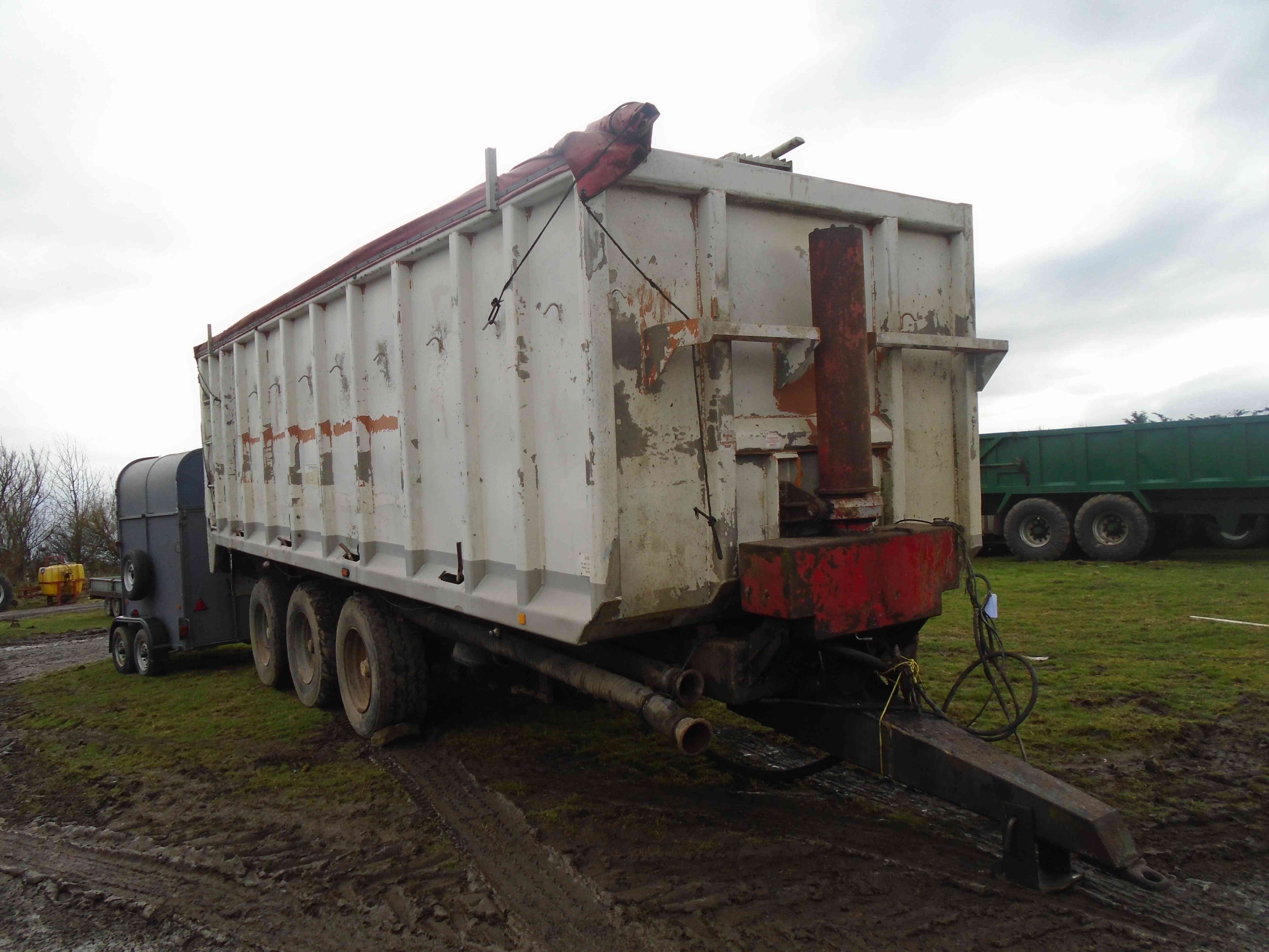 4758 20t Triaxle PTO blower trailer