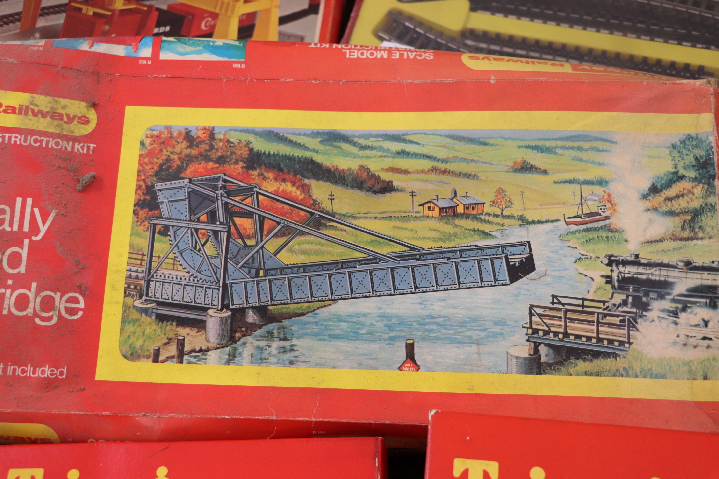 Collection of Triang OO gauge model railway to include R739 Breakdown ...