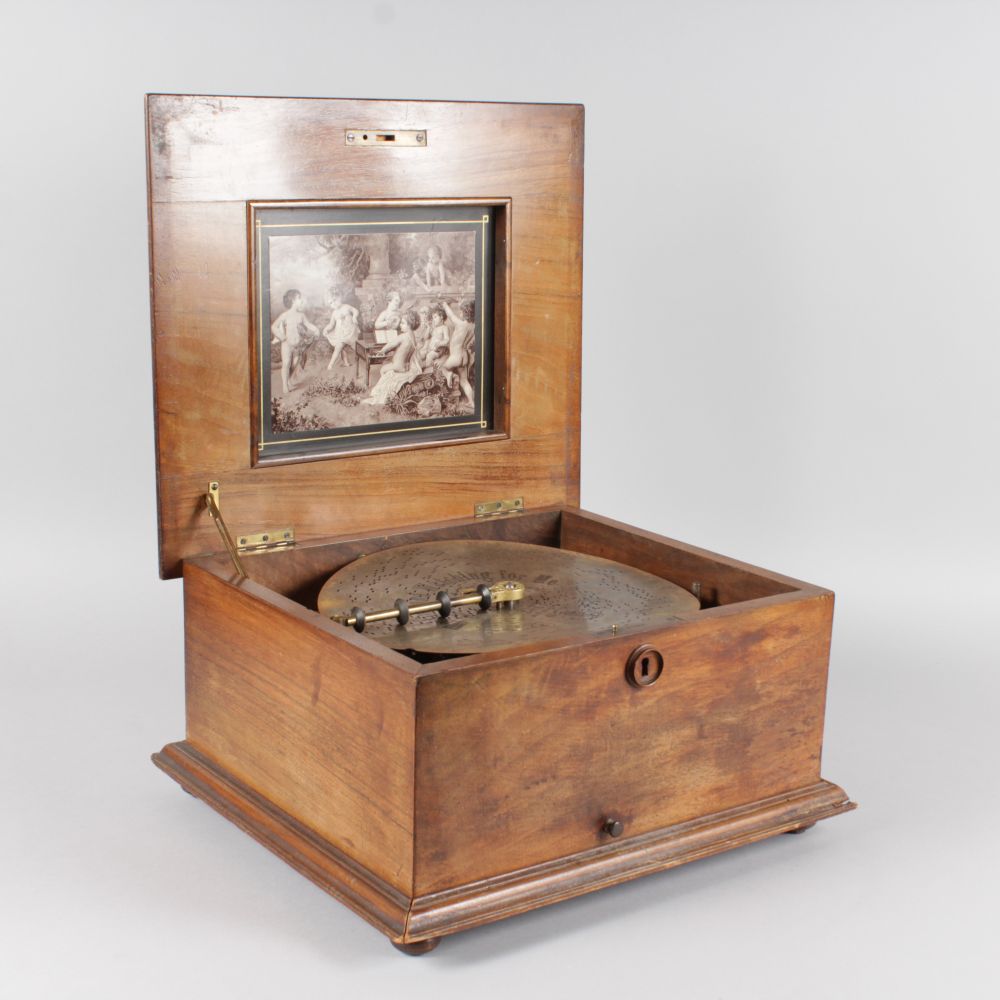 A 19TH CENTURY BRASS POLYPHON with 23 11-inch discs.