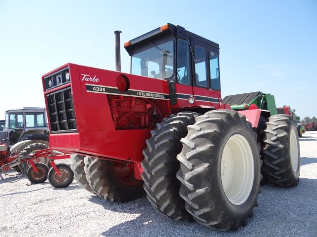 IH 4386 Tractor 7798 hrs, New Paint