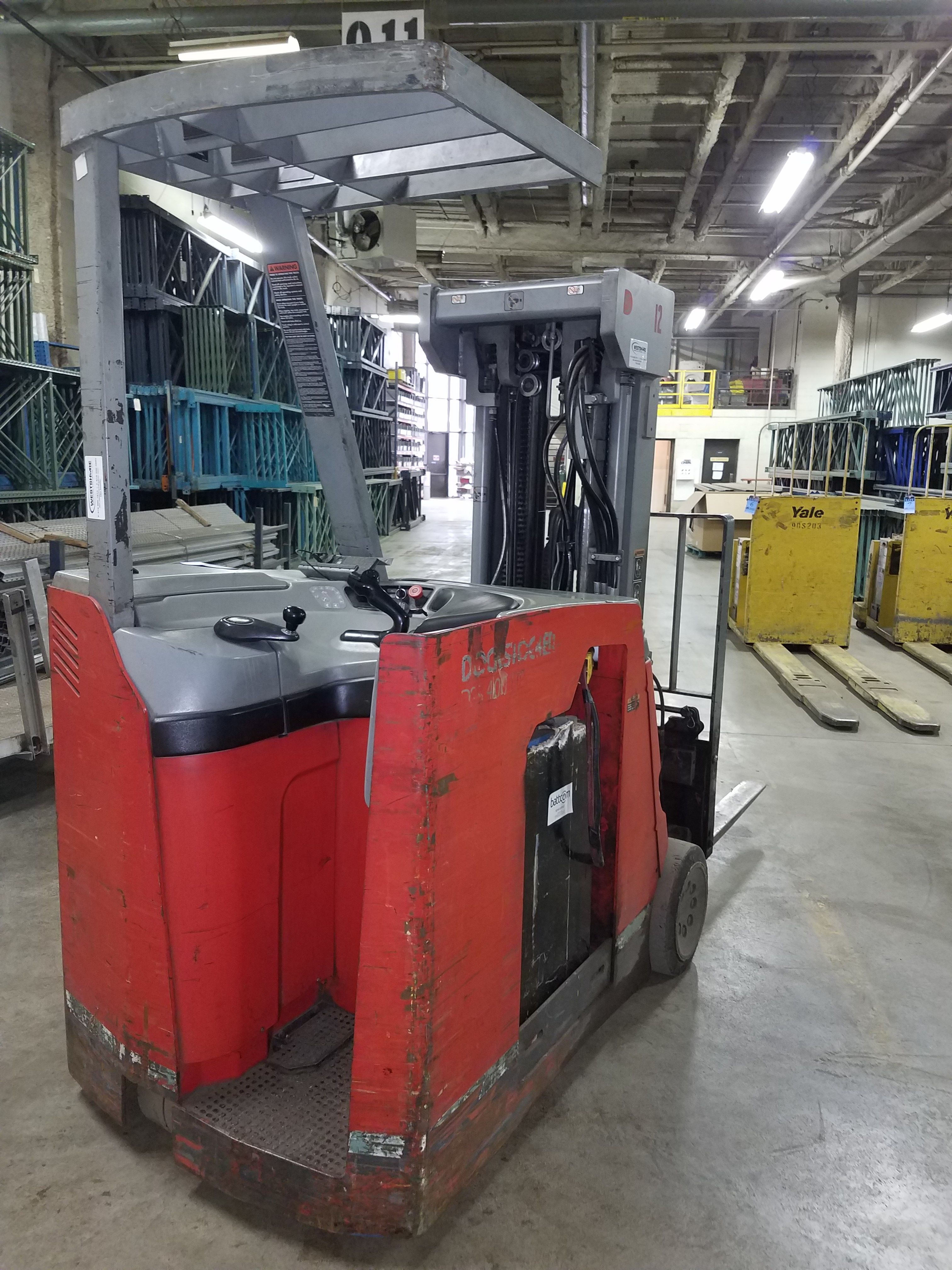 4,000 LB. DOCKSTOCKER MODEL DSS-400-HP ELECTRIC STAND UP TYPE LIFT ...