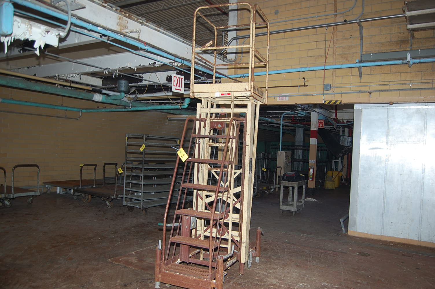 Cotterman the Maxi - Lift Manual Platform Lift, Rated 300 lbs. Capacity ...