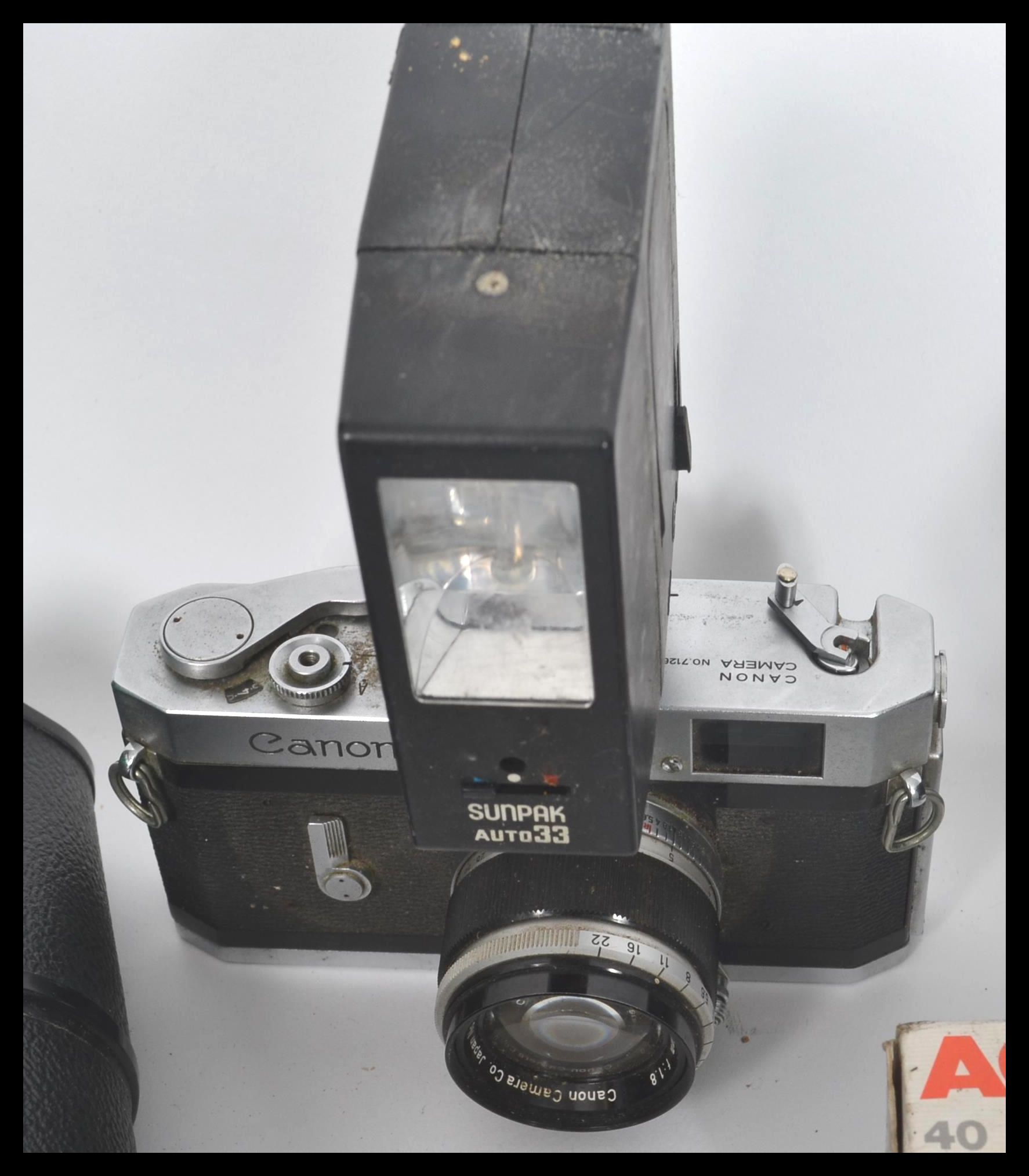 A good collection of vintage and retro 20th century cameras to include ...