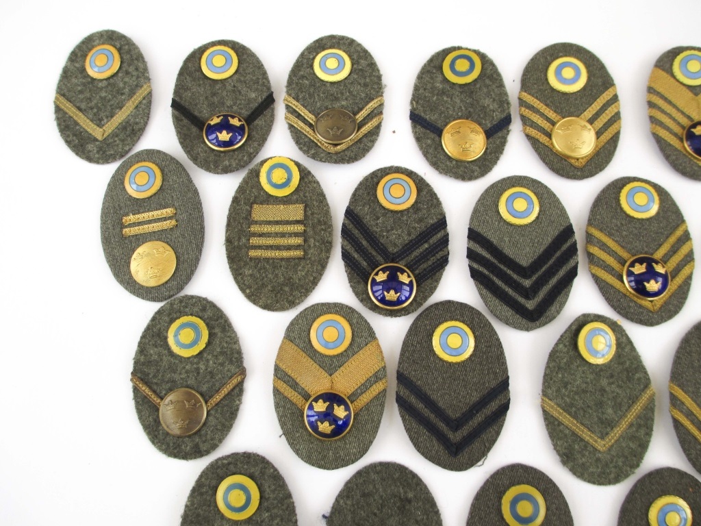 SWEDEN - 30 SWEDISH ARMY RANK OVAL BADGES Swedish Army rank insignia. (30)