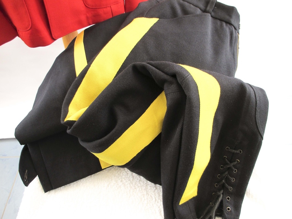 RCMP ROYAL CANADIAN MOUNTED POLICE UNIFORM Comprising Mounties Jacket ...