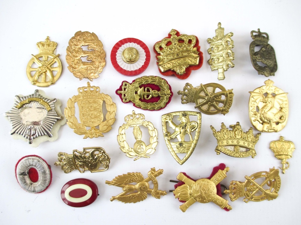 SWEDEN - 20 SWEDISH FORCES BADGES Swedish Army, Navy and Air Force ...