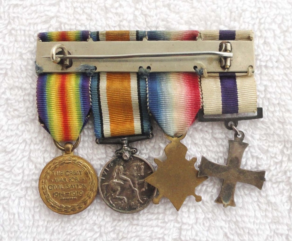 WW1 MILITARY CROSS MINIATURE MEDAL GROUP OF FOUR Military Cross, 14/15 ...
