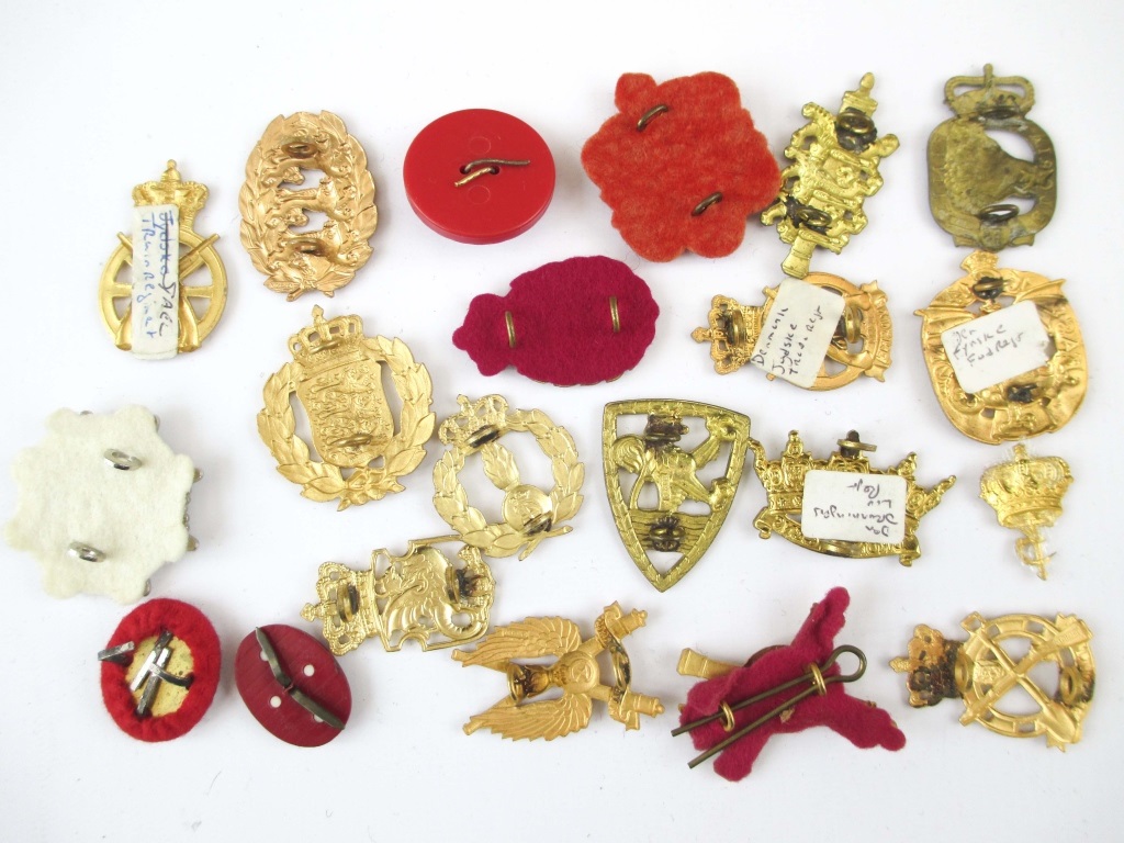 SWEDEN - 20 SWEDISH FORCES BADGES Swedish Army, Navy and Air Force ...