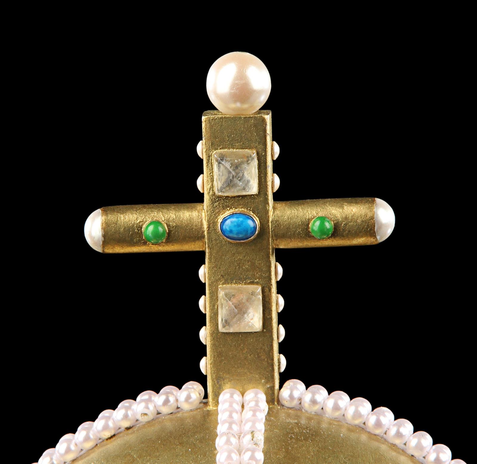 MONTY PYTHON AND THE HOLY GRAIL (1975) - Replica Holy Hand Grenade A ...