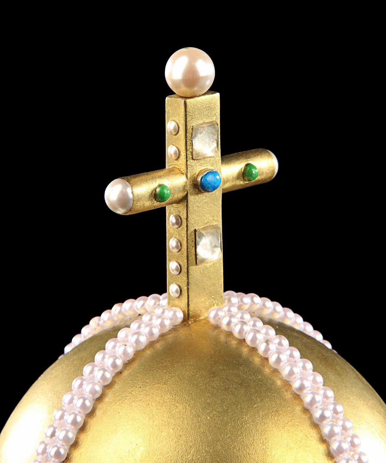 MONTY PYTHON AND THE HOLY GRAIL (1975) - Replica Holy Hand Grenade A ...