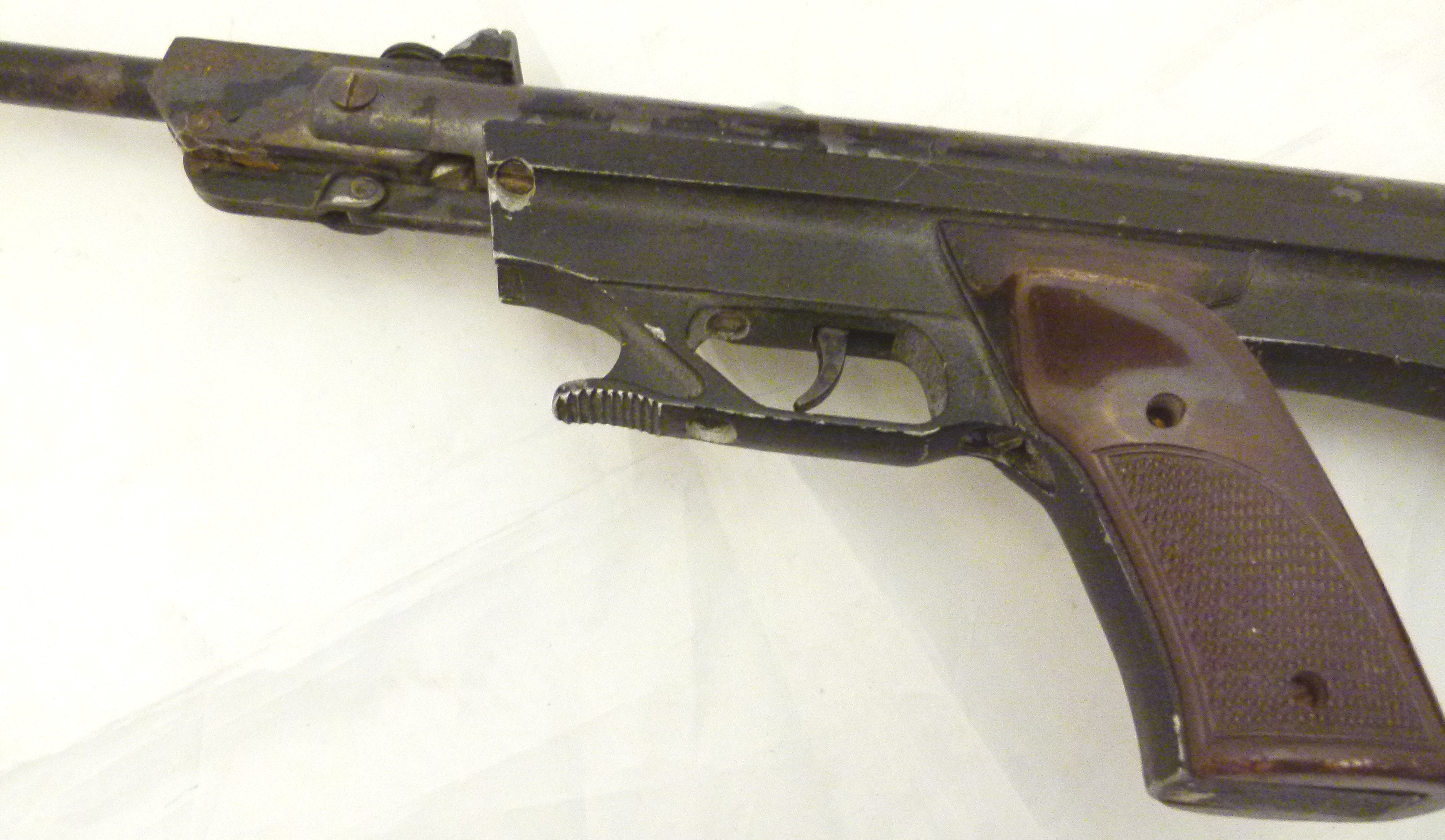 Vintage Spanish El Gamo air rifle