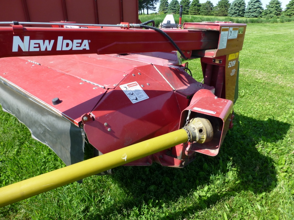 New Idea 5209 9' discbine, with rubber rolls