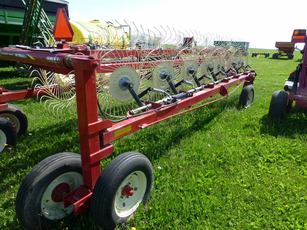 H&S 14 wheel high capacity v rake. SE:315482