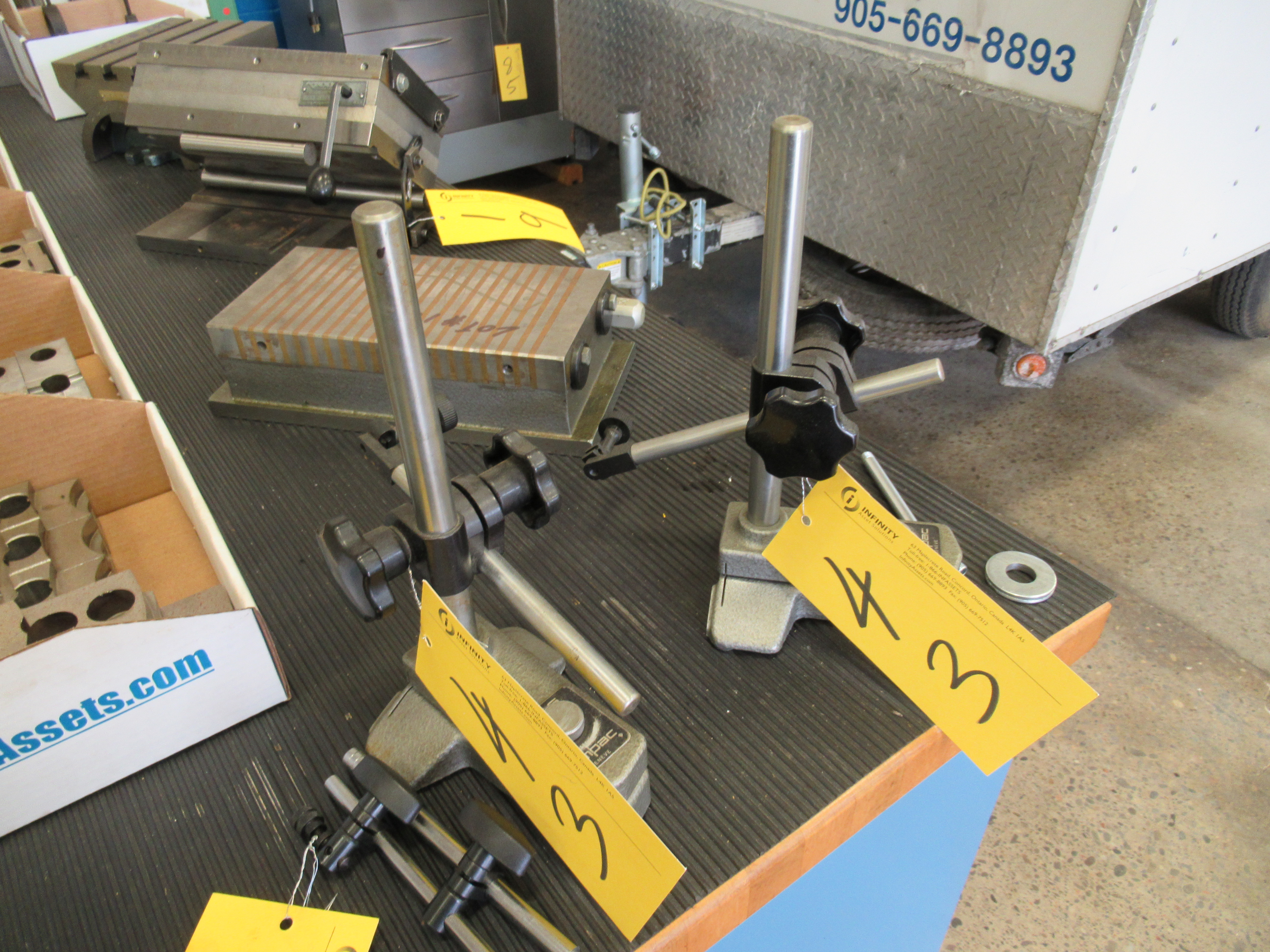 LOT ASST. COMPACE SUS STANDS