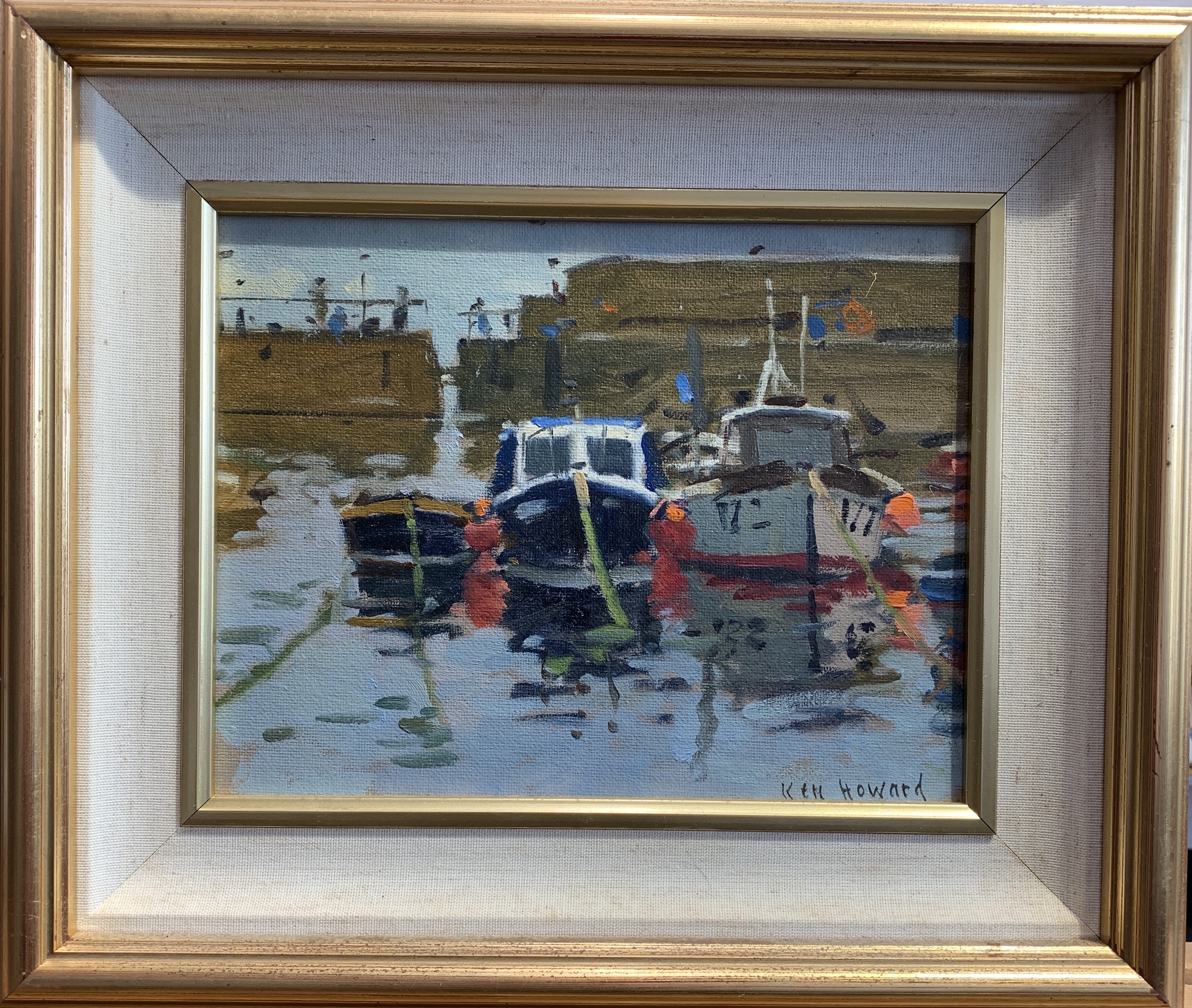 Ken HOWARD (1932)Mousehole Harbour Oil on board Signed 18 x 23cm