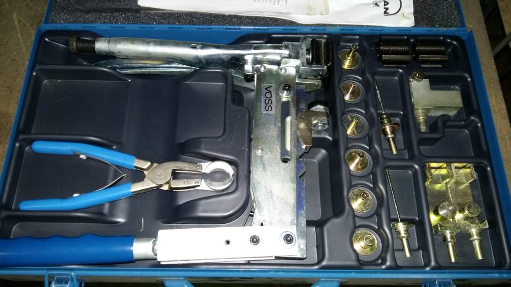 VOSS tool set for compressed air lines