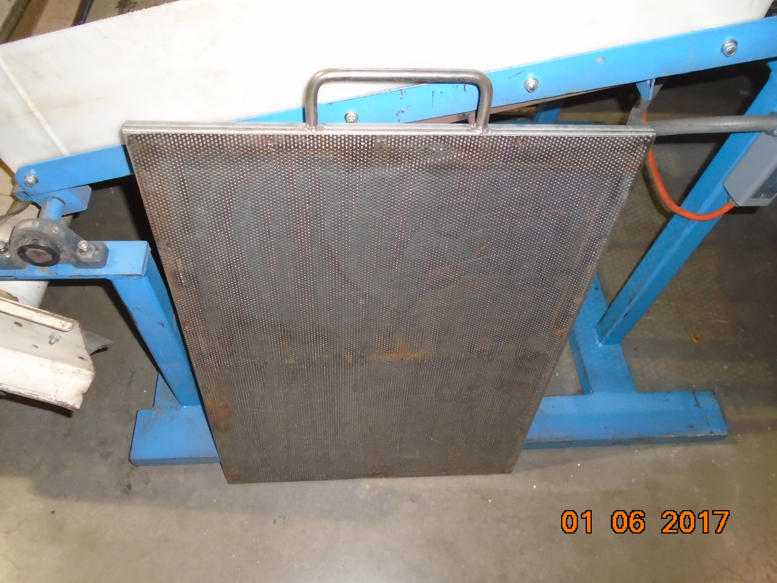 CUSTOM INCLINED VIBRATING SIFTER TABLE W/ADDITIONAL SCREEN (120V W ...