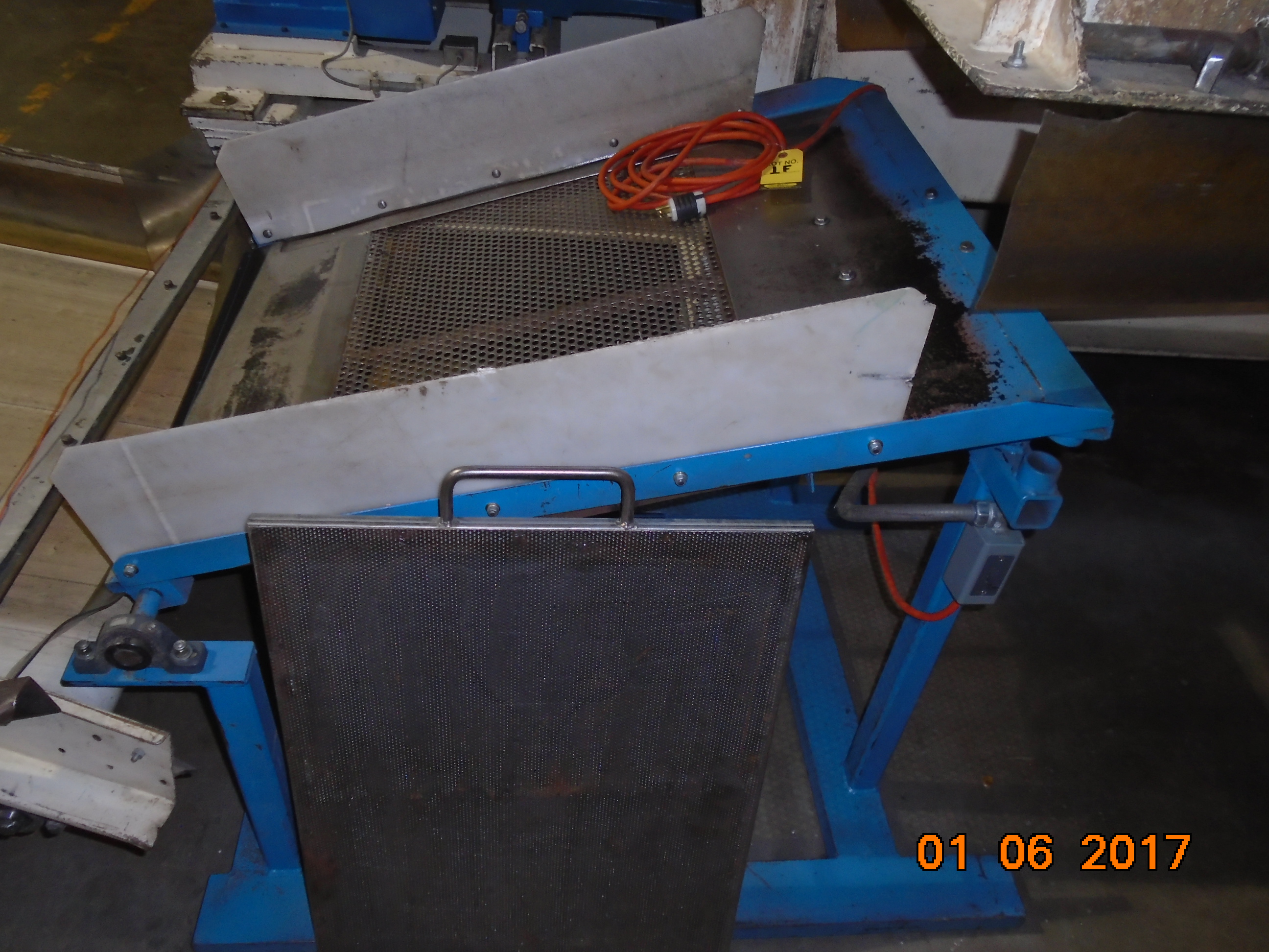 CUSTOM INCLINED VIBRATING SIFTER TABLE W/ADDITIONAL SCREEN (120V W ...