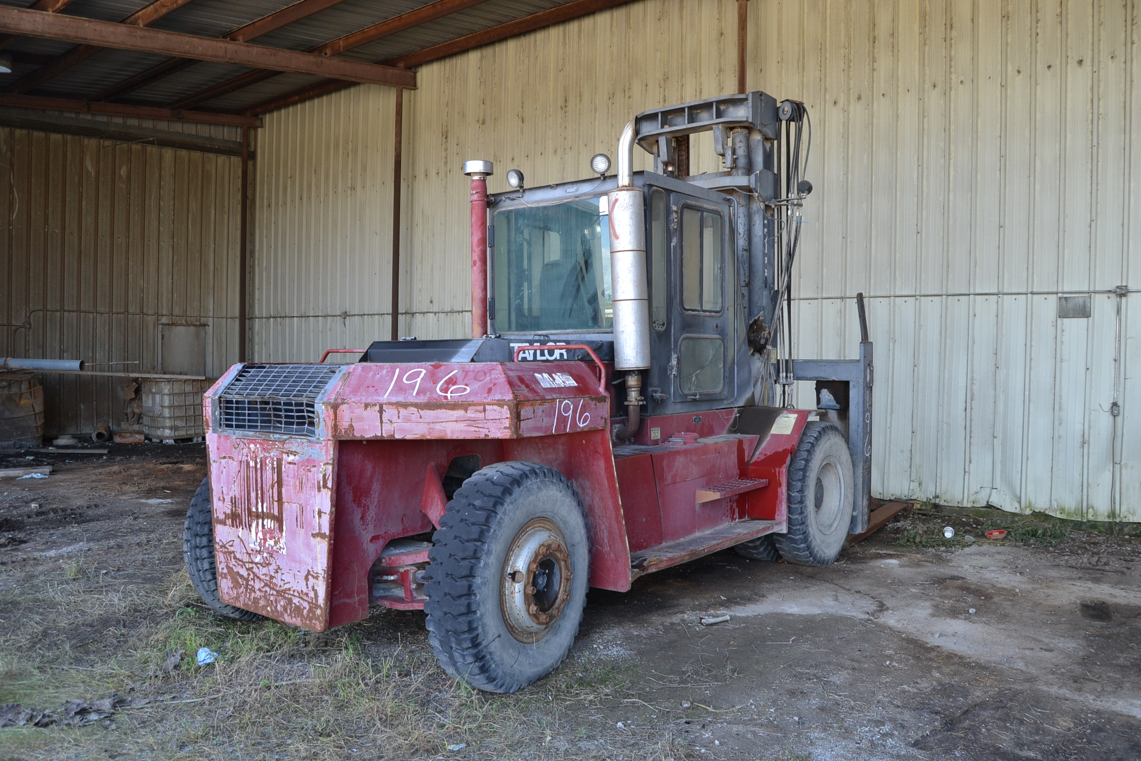 TAYLOR 30,000LB DUAL WHEEL FORKLIFT W/6' FORKS; W/SIDE SIFT; W/FORK ...