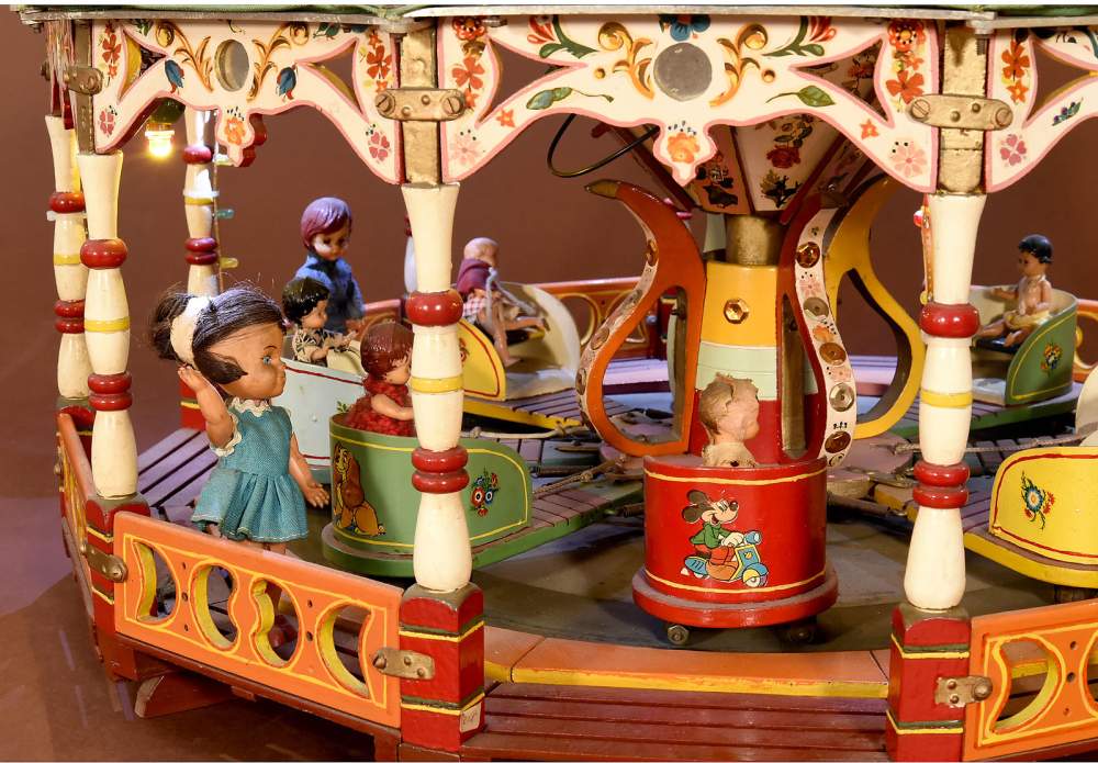 Working Model of a "Waltzer" Detailed fairground model, constructed of ...