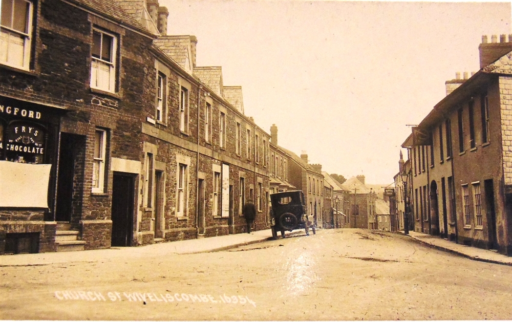 POSTCARDS - MILVERTON & WIVELISCOMBE (SOMERSET) Approximately fifty-two ...