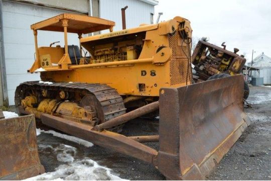 D8 CATERPILLAR W/CABLE BLADE