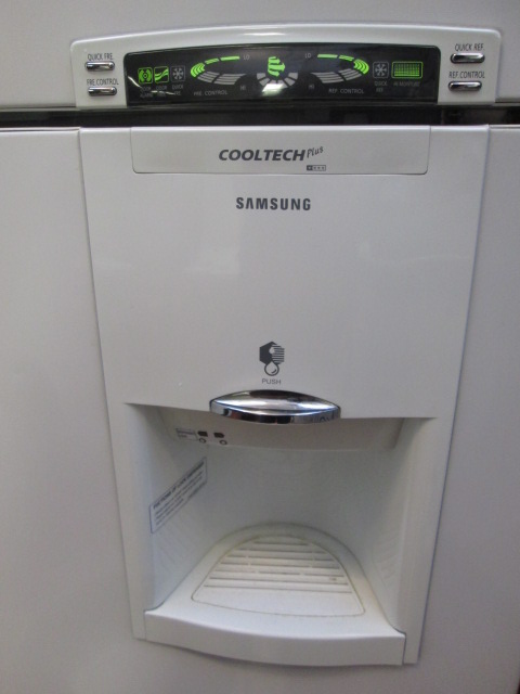 Samsung Cooltech Plus Fridge/Freezer with Water Dispenser, Model SR ...