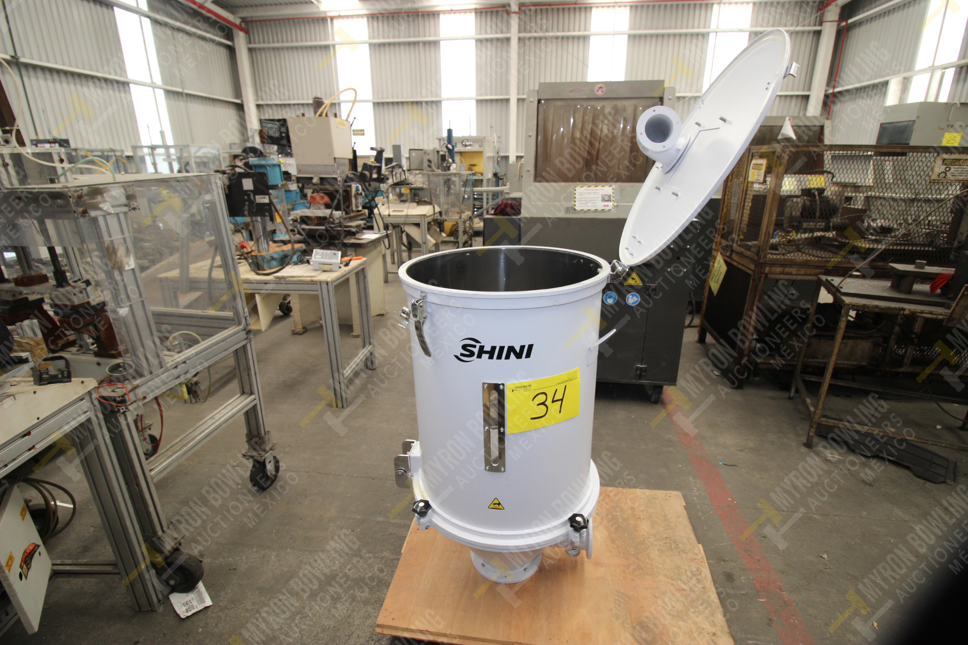 Shini Plastics Technologies 100kg. hopper dryer mod. SHD-100SL-CE, with ...