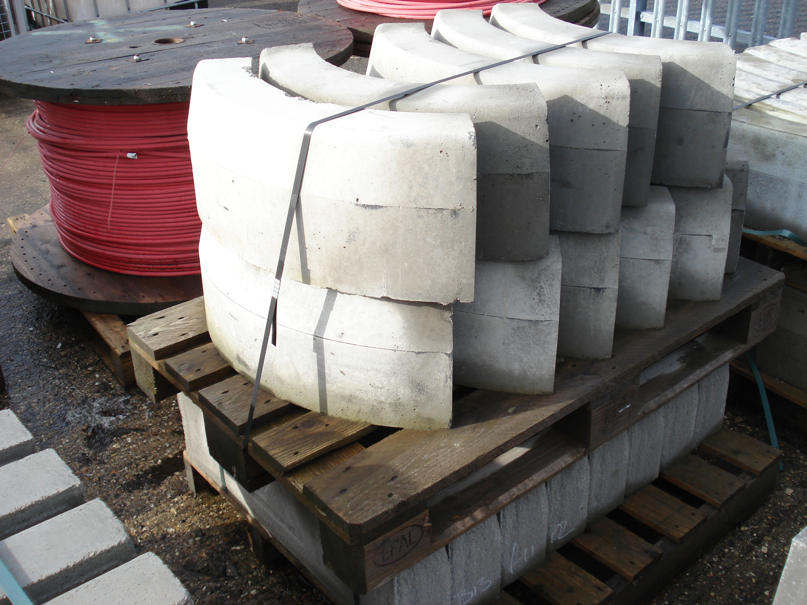 CONCRETE EDGING BLOCKS - CURVED AND STRAIGHT - 8 BLOCKS AT 12 X 25 X 77 ...