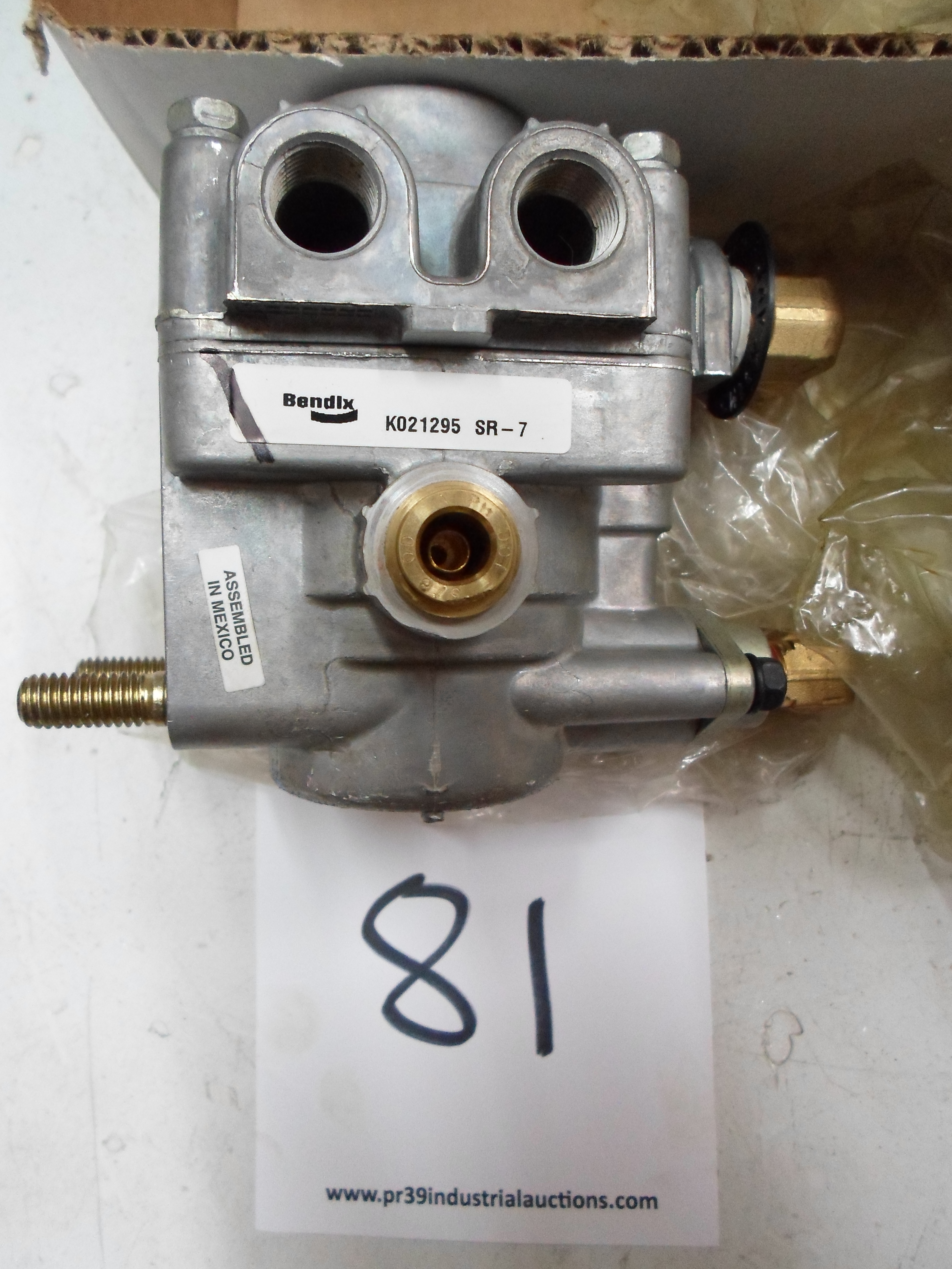 NEW LOT OF FOUR BENDIX AIR BRAKE VALVE K021295 SR-7
