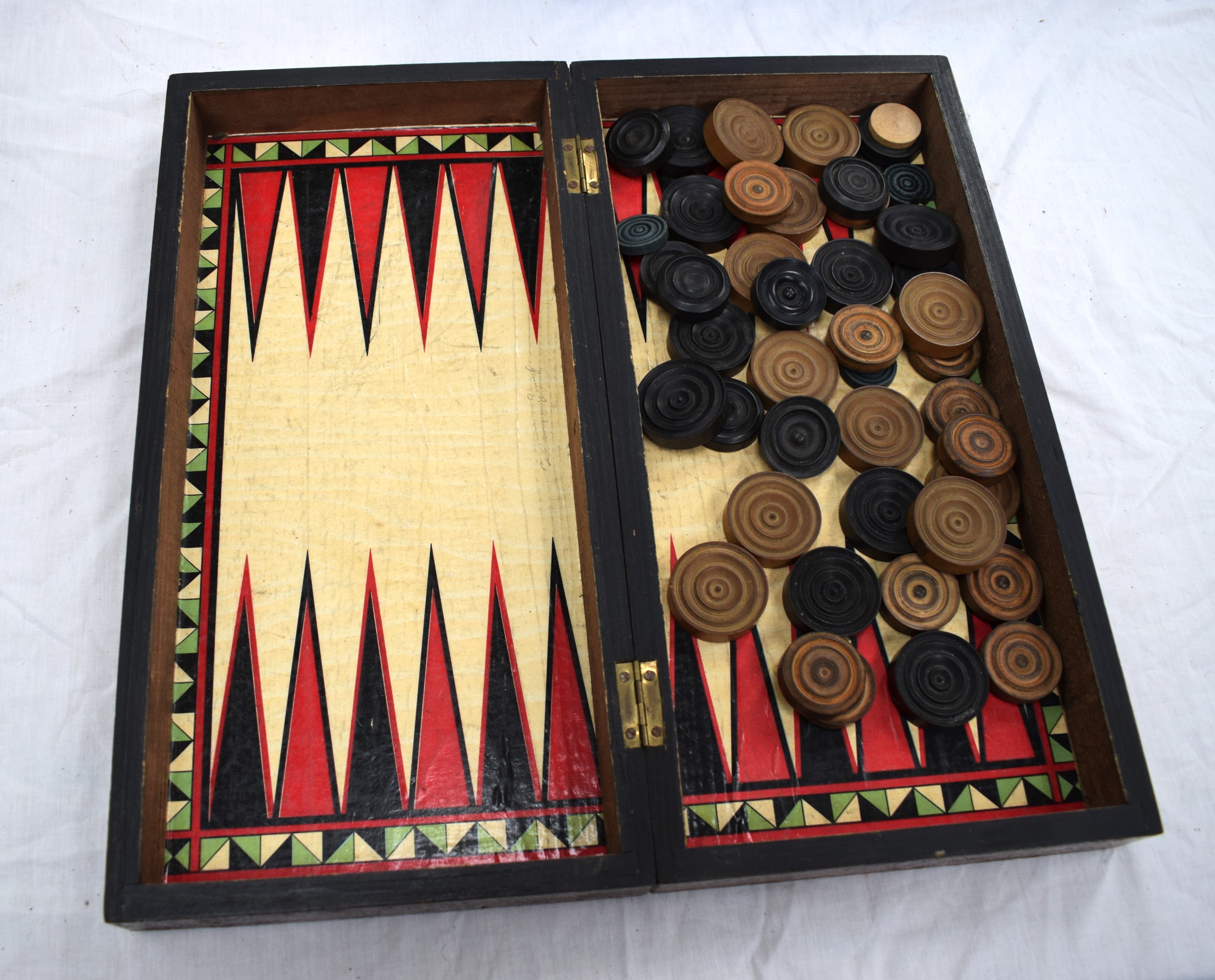 A VINTAGE BOXED BACKGAMMON SET.