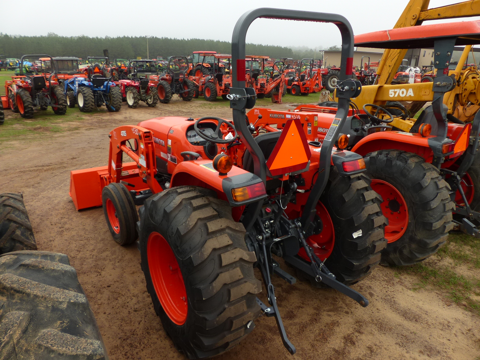 ID#:4530 KUBOTA L4701 TRACTOR, 4WD, OPEN, W/ 4705 LOADER & BUCKET ...