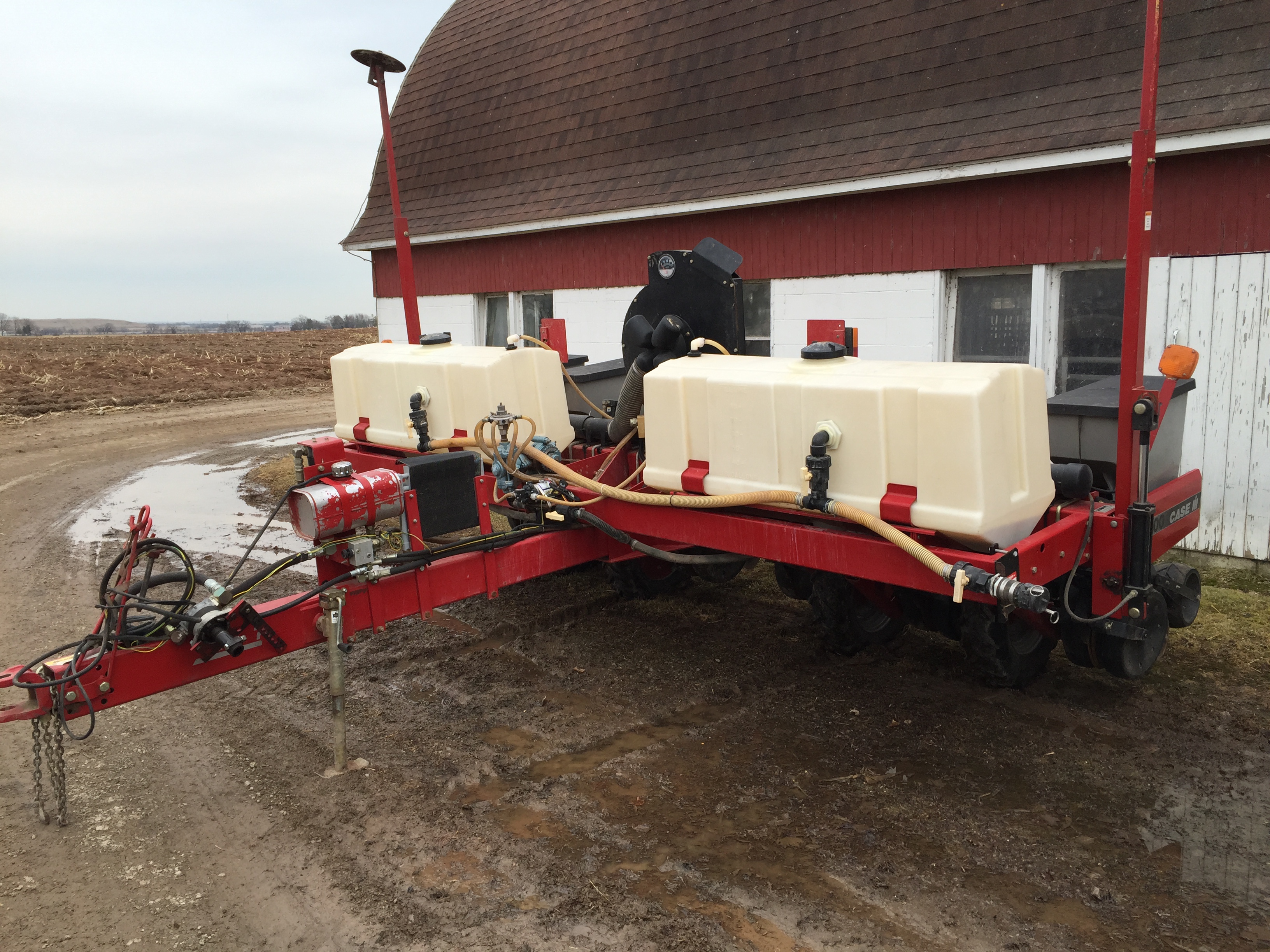 Case IH 1200 6 row corn planter w/ pop up fert, 2- 100 gal fert tanks ...