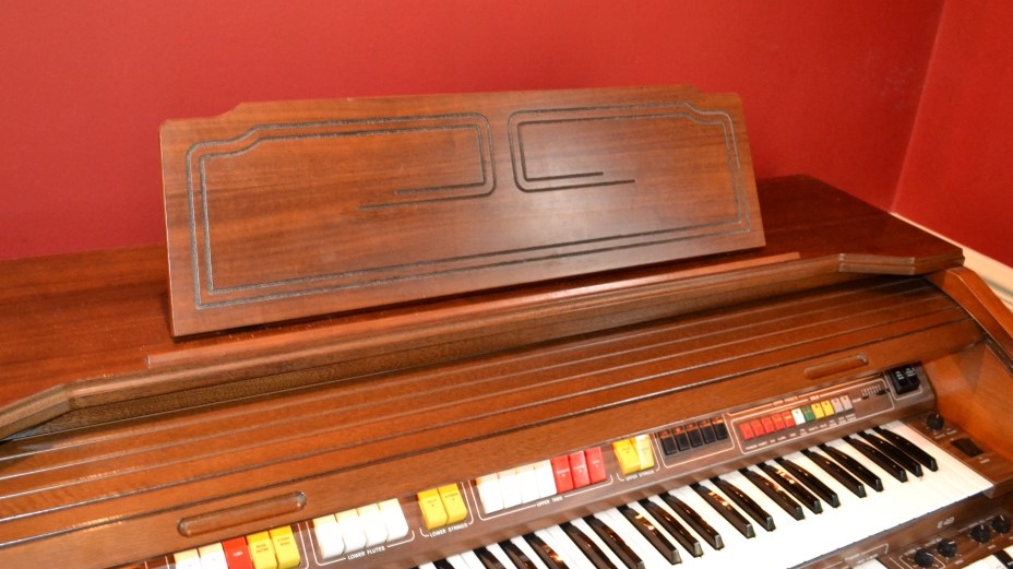 1 x ELKA E49 Freestanding Electric Organ (Circa 1984) - From A Grade II ...