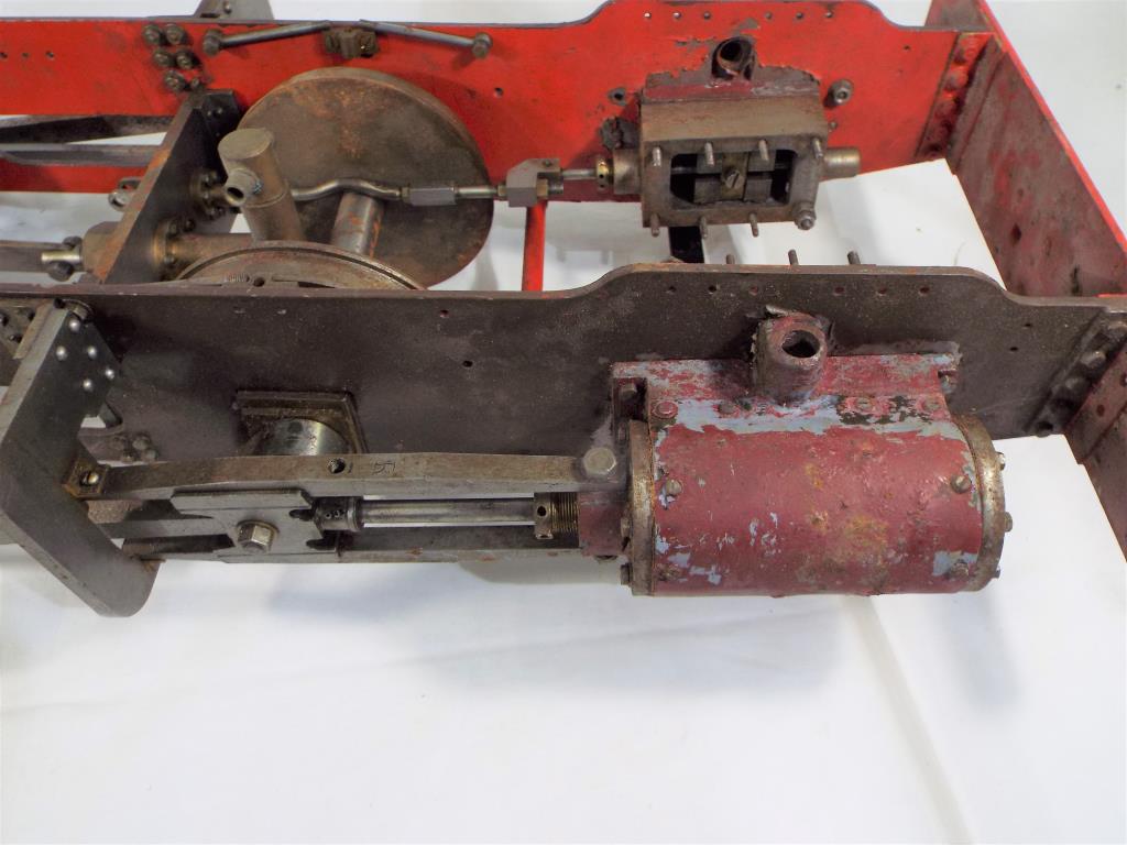 A 0-4-0 steam locomotive steel chassis, 3.5 inch gauge, approx 67cm (l ...