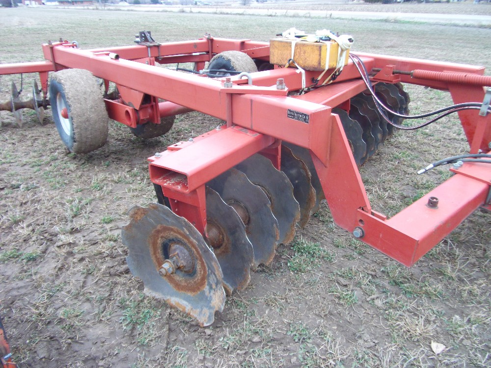 Case IH 770 14’ offset disc, like new front blades