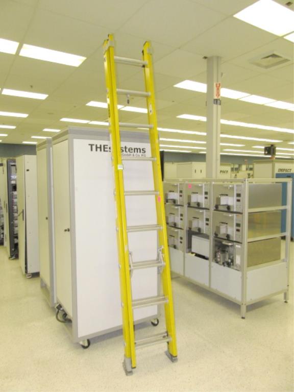 Stanley 18' Fiberglass Extension Ladder. HIT# 2242391. Loc: Final ...