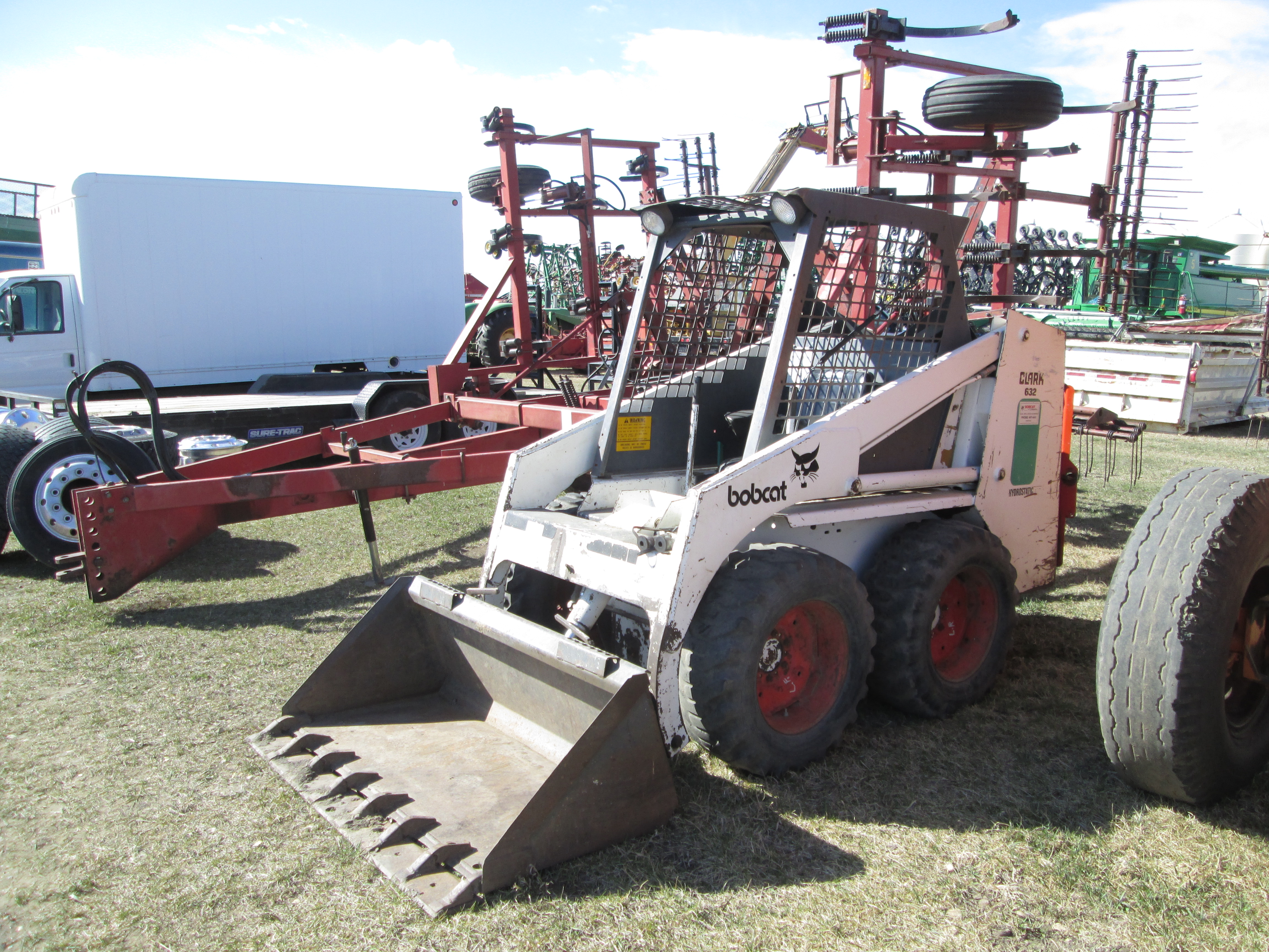 BOBCAT CLARK 632 SKIDSTEER, GAS, 4844 HRS,LOT 180
