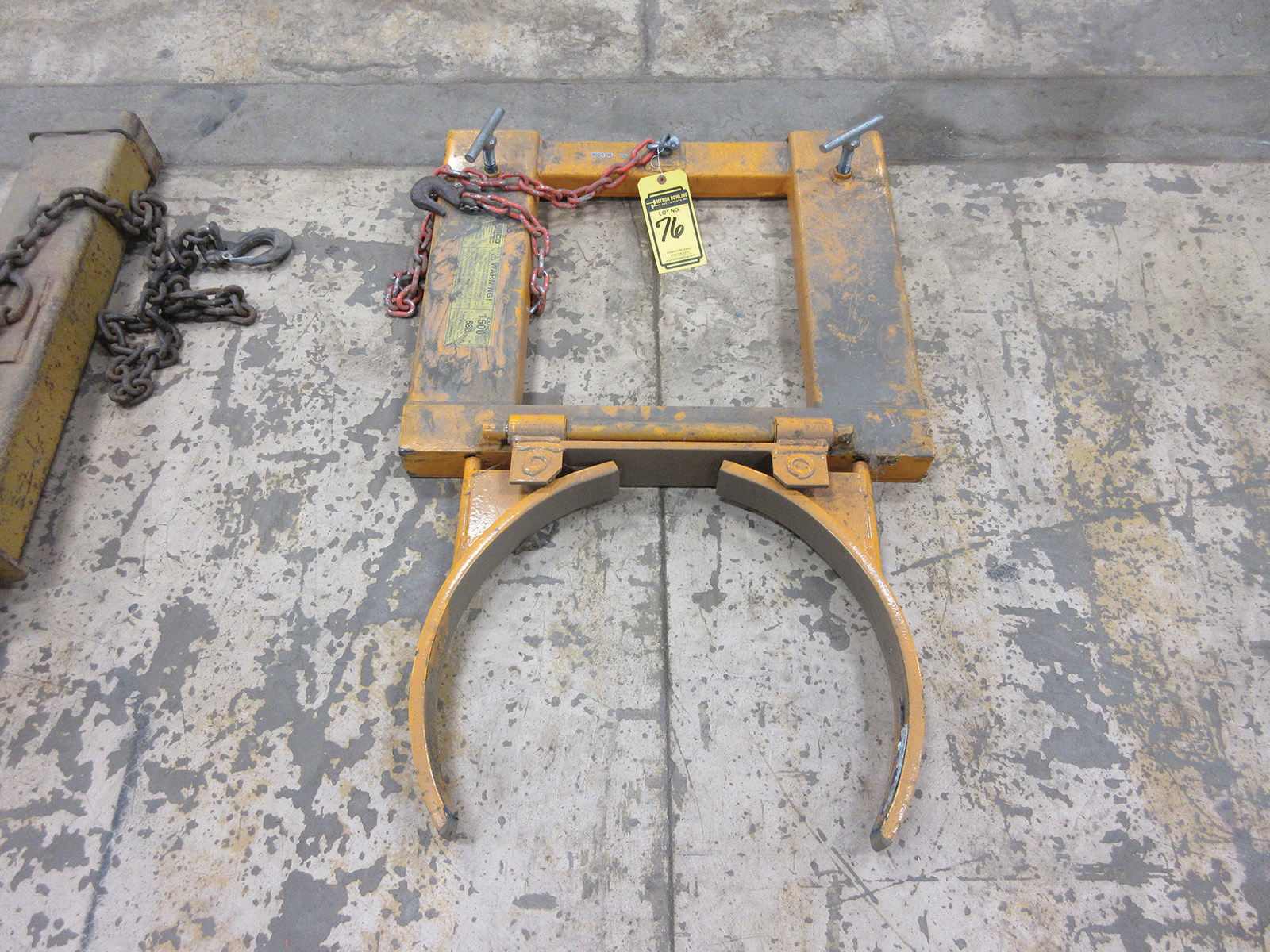 WESCO 1,500 LB. CAPACITY BARREL CLAMP FORKLIFT ATTACHMENT