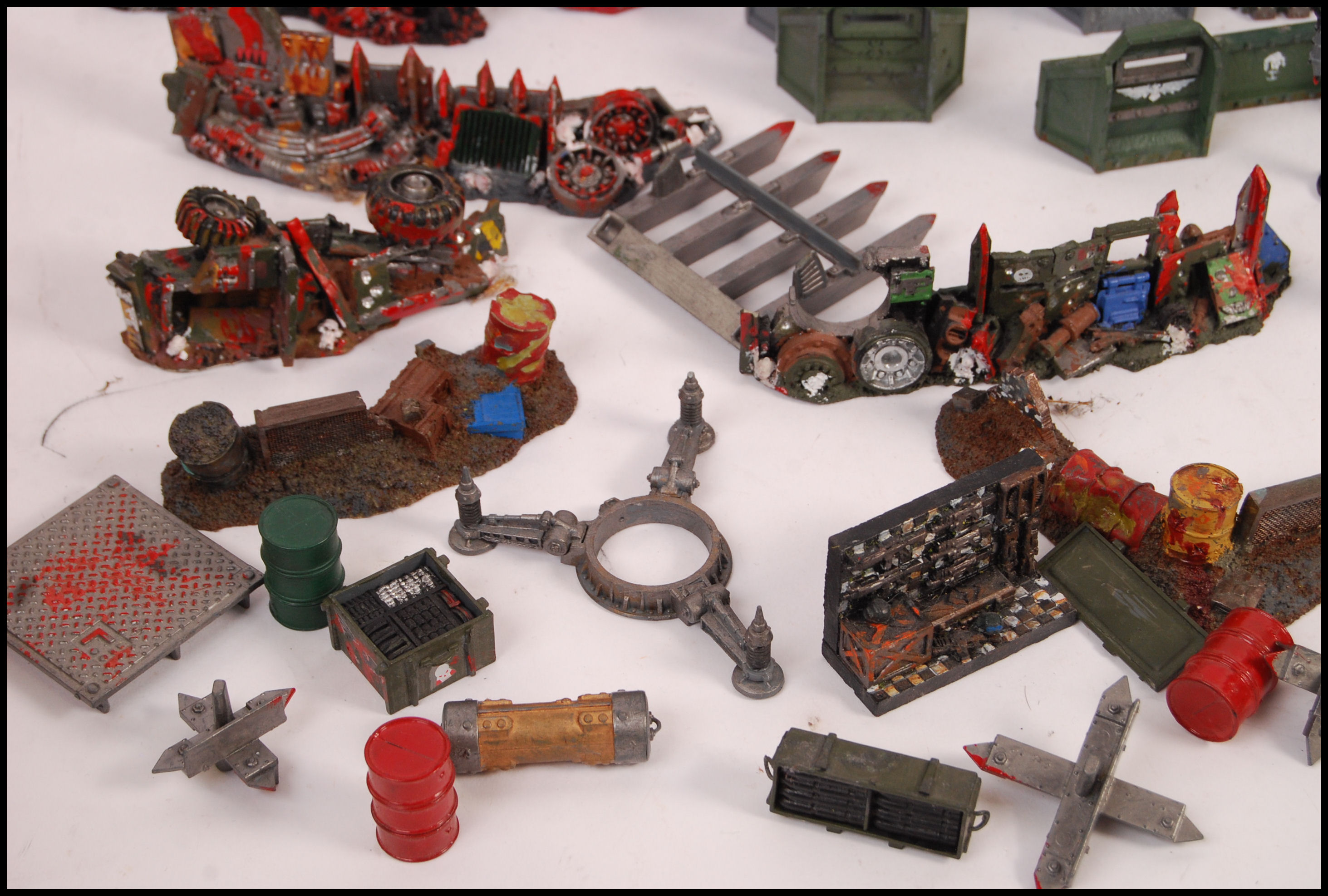 A collection of assorted Games Workshop Warhammer 40K table top ...