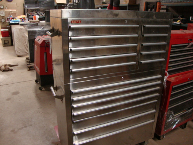 CSPS 17 DRAWER STAINLESS TOOLBOX W/ CONTENTS