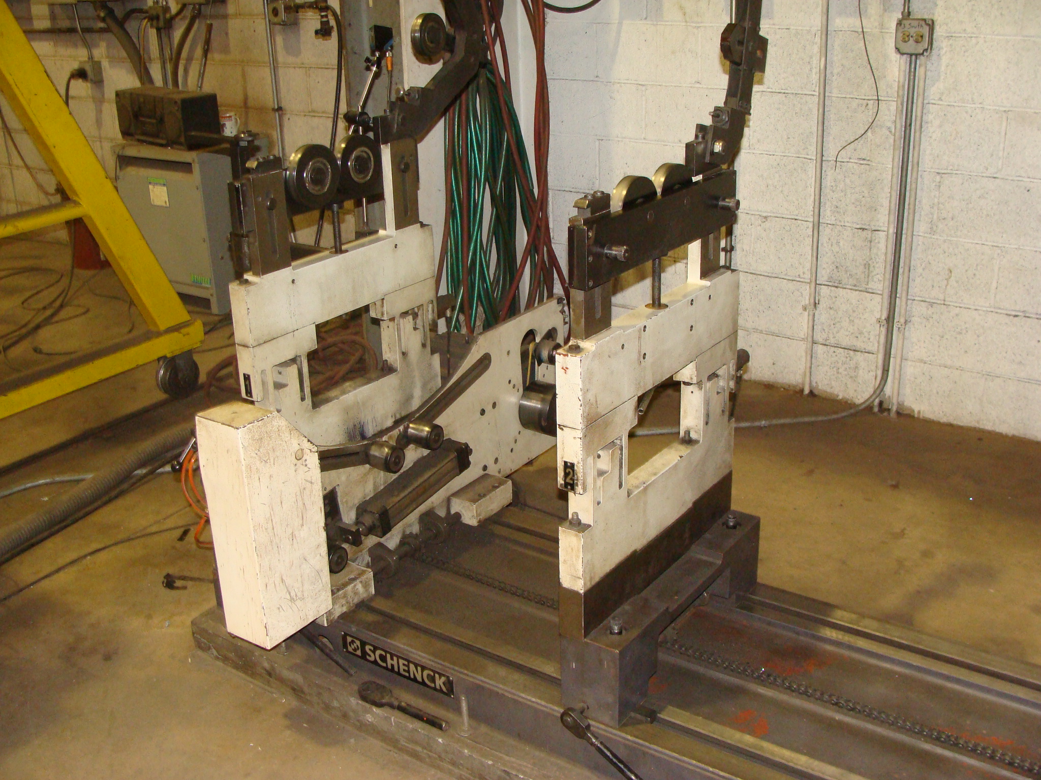 Schenck HM40B-CAB803H Balancing Machine SN#AHF8771M 2006