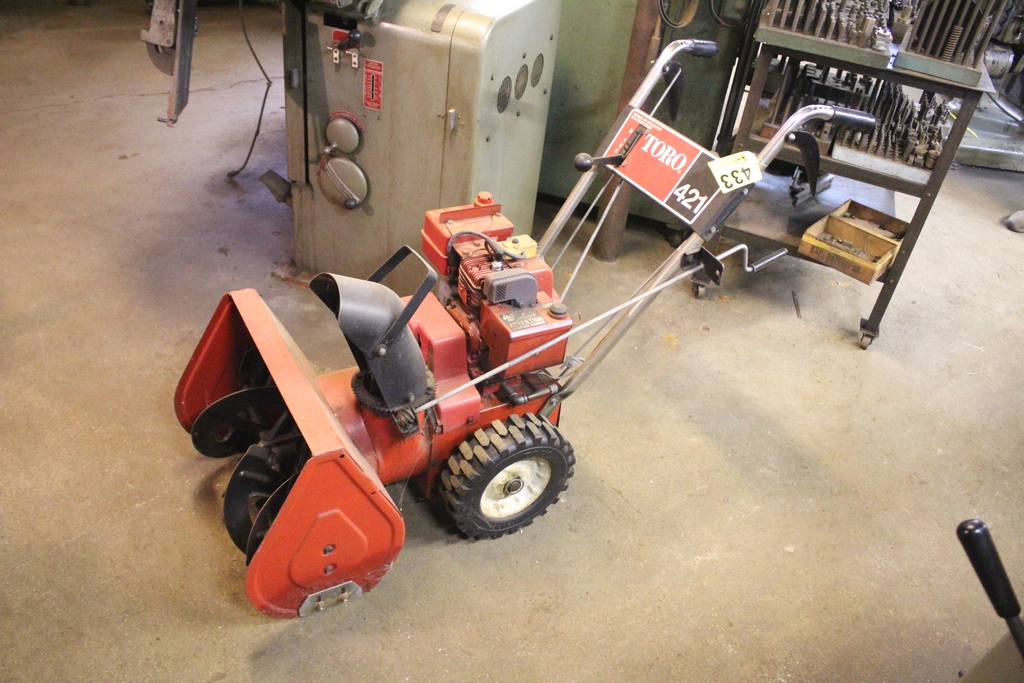 TORO MODEL 421 GAS POWERED SNOW BLOWER