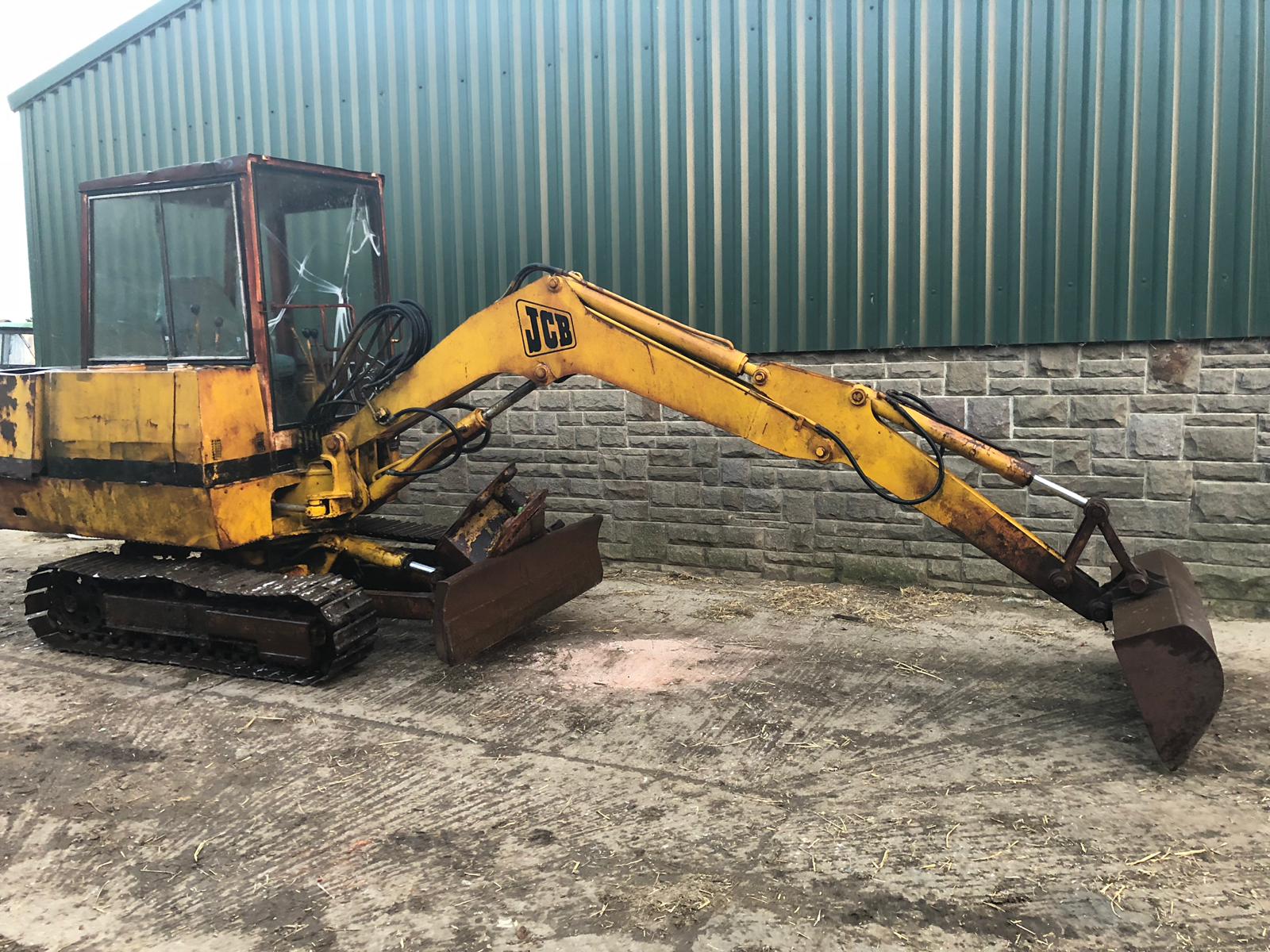 DS - YEAR UNKNOWN JCB 802 3T TRACKED EXCAVATOR / DIGGER WITH X2 BUCKETS ...