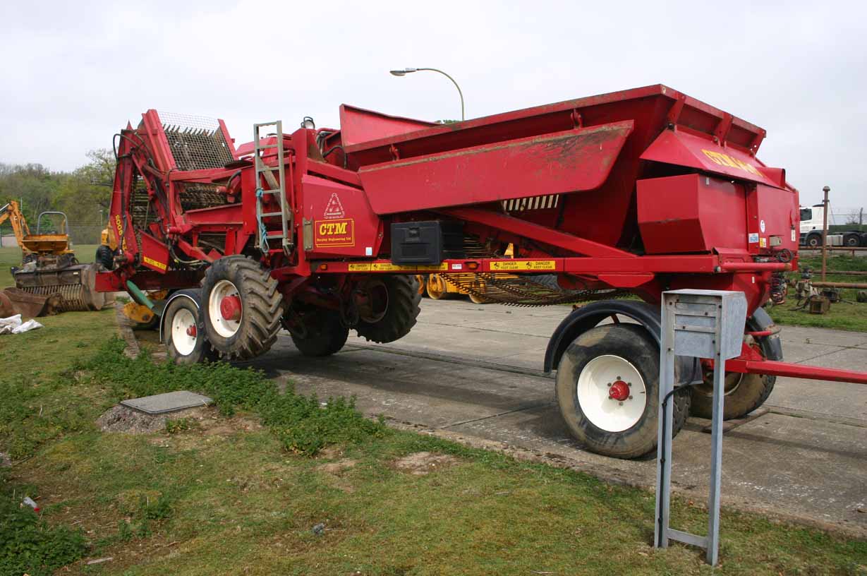 2009 CTM 9001 self propelled sugar beet cleaner loader, S/No ...