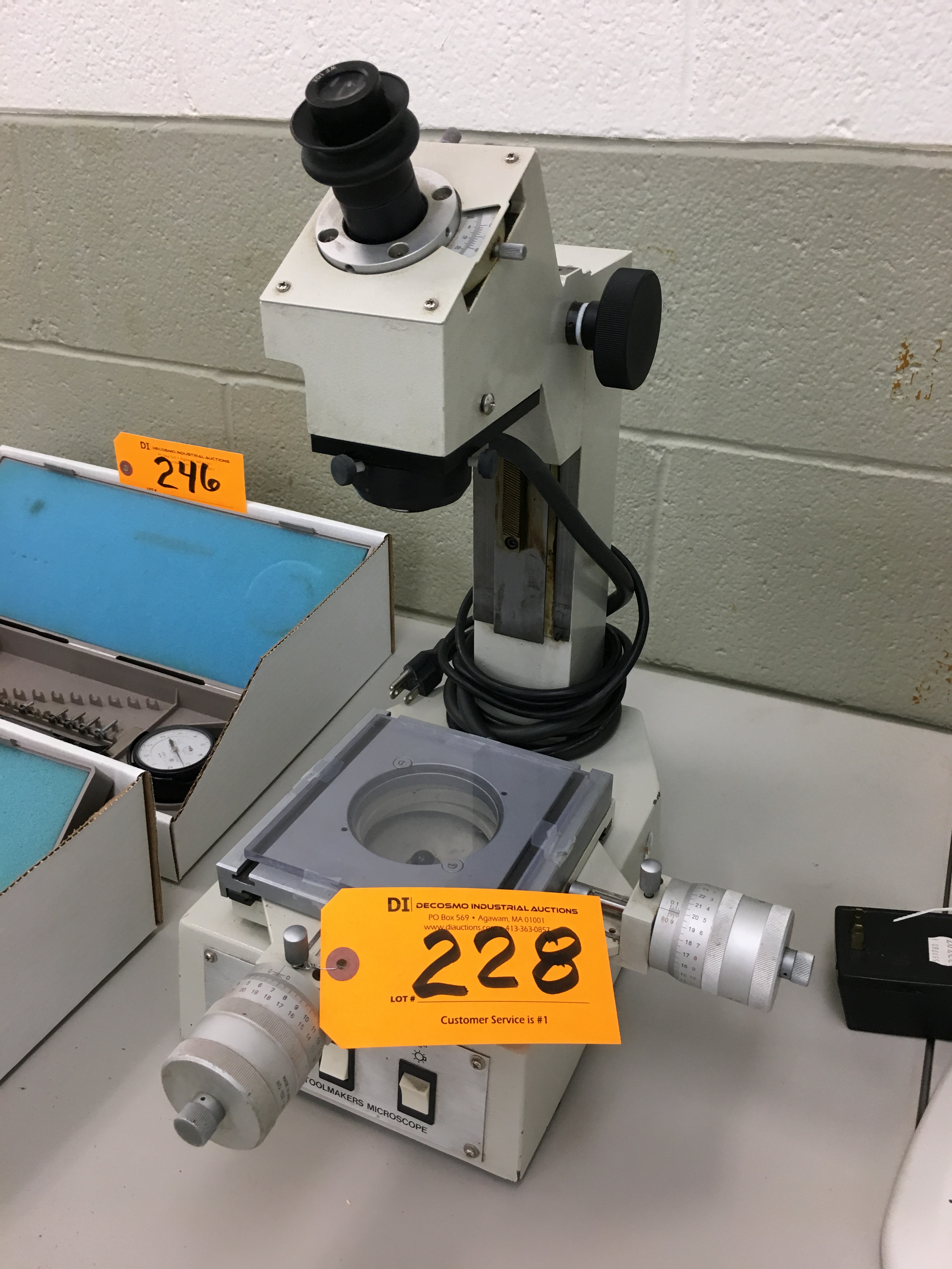 MITUTOYO TOOL MAKERS MICROSCOPE