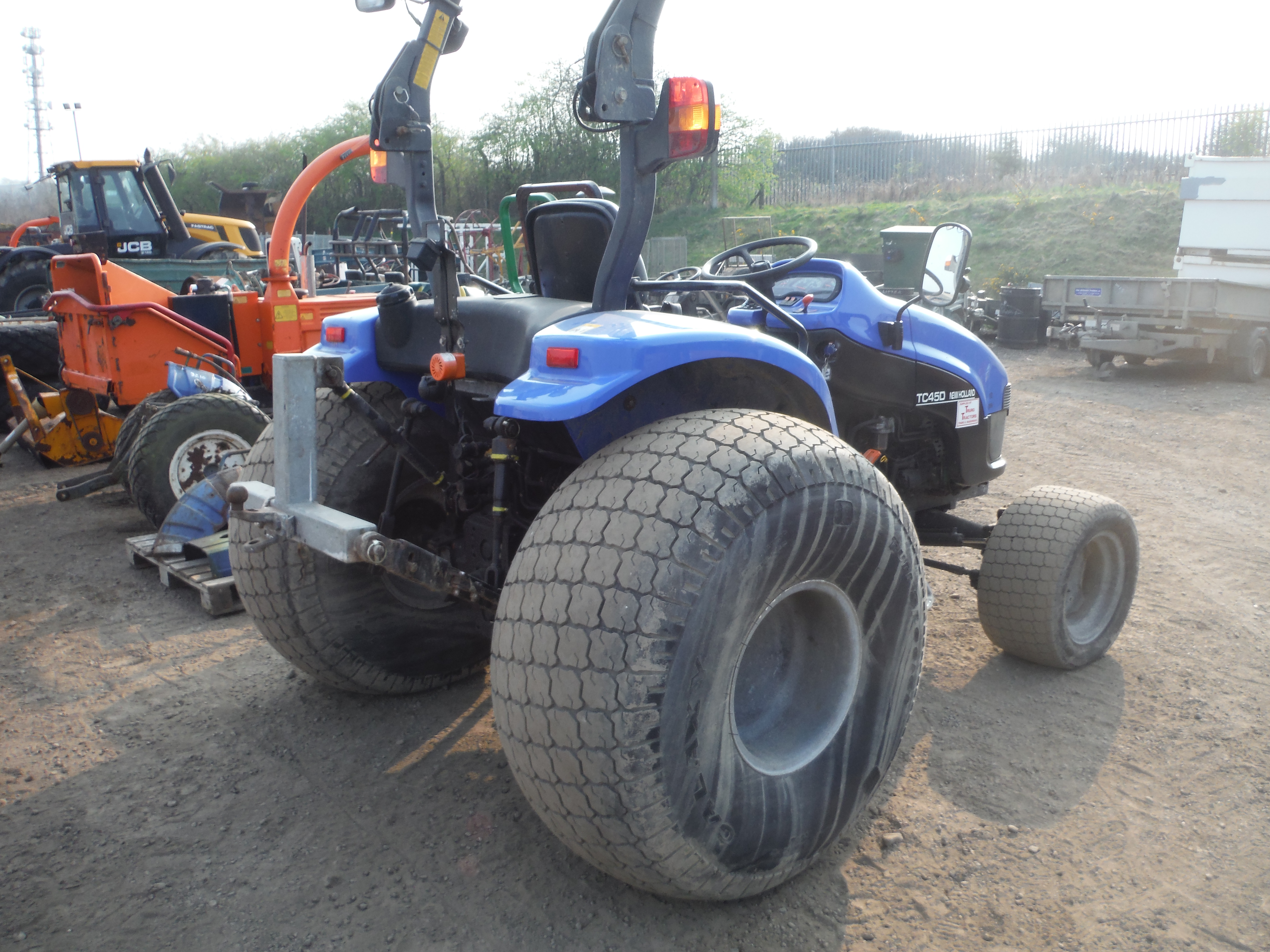 NEW HOLLAND TC45D 4wd compact tractor with 3 point linkage, turf tyres ...